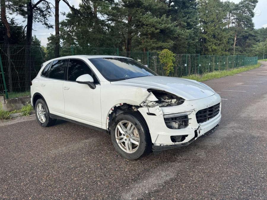 Balts Porsche Cayenne 2016 Viļņa, ar dzinēja tilpumu 3.60 L un nobraukumu 280 tūkst. km par 9500 €, foto 6 vietnē AUTOMOTO.COM.LV