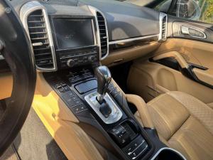 Balts Porsche Cayenne 2016 Viļņa, ar dzinēja tilpumu 3.60 L un nobraukumu 280 tūkst. km par 9500 €, foto 12 vietnē AUTOMOTO.COM.LV