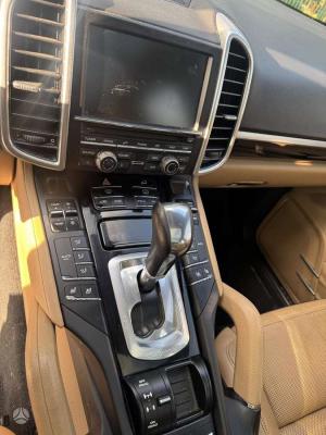 Balts Porsche Cayenne 2016 Viļņa, ar dzinēja tilpumu 3.60 L un nobraukumu 280 tūkst. km par 9500 €, foto 13 vietnē AUTOMOTO.COM.LV