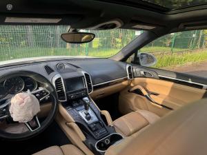 Balts Porsche Cayenne 2016 Viļņa, ar dzinēja tilpumu 3.60 L un nobraukumu 280 tūkst. km par 9500 €, foto 14 vietnē AUTOMOTO.COM.LV