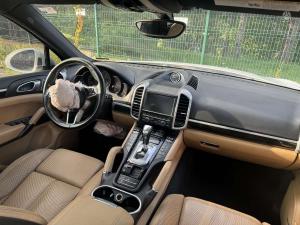 Balts Porsche Cayenne 2016 Viļņa, ar dzinēja tilpumu 3.60 L un nobraukumu 280 tūkst. km par 9500 €, foto 17 vietnē AUTOMOTO.COM.LV