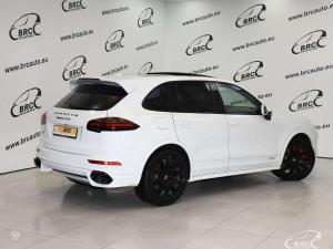 White Porsche Cayenne 2016 in Vilnius, with an engine capacity of 3.60 L and mileage of 202 thousand km for 22900 €, photo 4 on AUTOMOTO.COM.LV