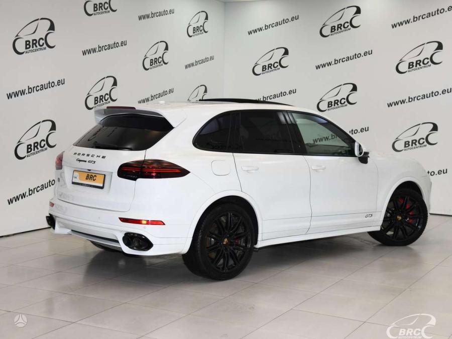 White Porsche Cayenne 2016 in Vilnius, with an engine capacity of 3.60 L and mileage of 202 thousand km for 22900 €, photo 4 on AUTOMOTO.COM.LV