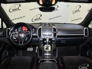 White Porsche Cayenne 2016 in Vilnius, with an engine capacity of 3.60 L and mileage of 202 thousand km for 22900 €, photo 5 on AUTOMOTO.COM.LV