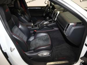 White Porsche Cayenne 2016 in Vilnius, with an engine capacity of 3.60 L and mileage of 202 thousand km for 22900 €, photo 7 on AUTOMOTO.COM.LV