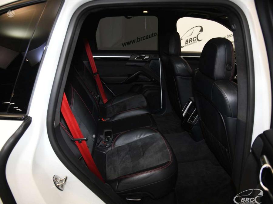 White Porsche Cayenne 2016 in Vilnius, with an engine capacity of 3.60 L and mileage of 202 thousand km for 22900 €, photo 13 on AUTOMOTO.COM.LV