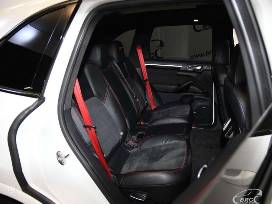 White Porsche Cayenne 2016 in Vilnius, with an engine capacity of 3.60 L and mileage of 202 thousand km for 22900 €, photo 14 on AUTOMOTO.COM.LV
