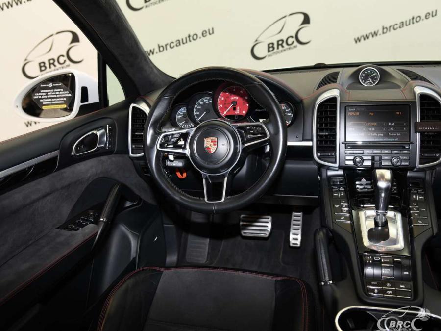 White Porsche Cayenne 2016 in Vilnius, with an engine capacity of 3.60 L and mileage of 202 thousand km for 22900 €, photo 18 on AUTOMOTO.COM.LV