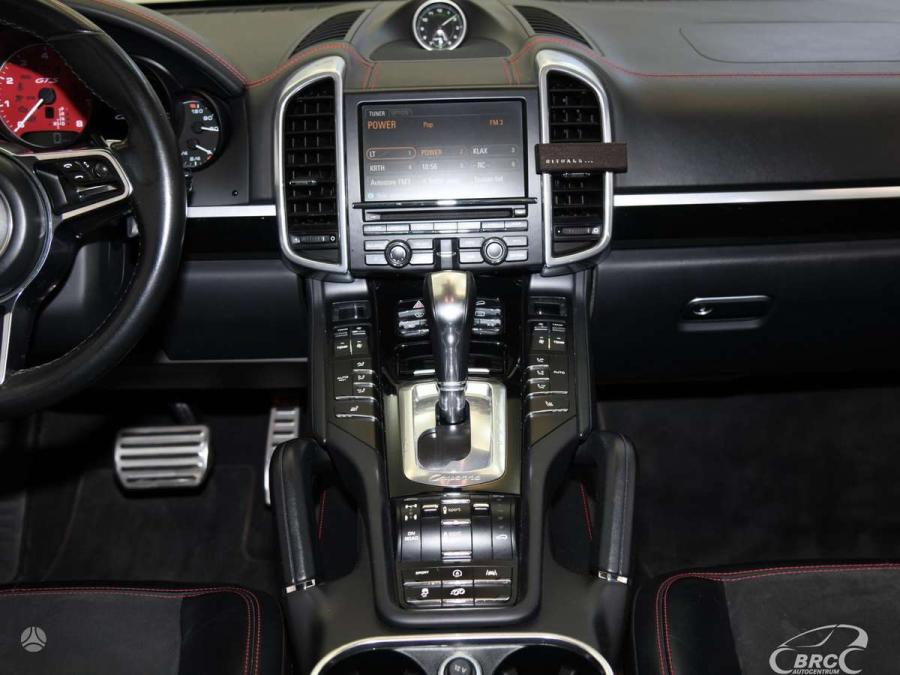White Porsche Cayenne 2016 in Vilnius, with an engine capacity of 3.60 L and mileage of 202 thousand km for 22900 €, photo 19 on AUTOMOTO.COM.LV