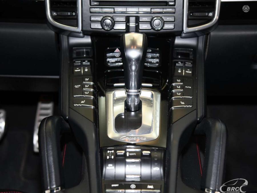 White Porsche Cayenne 2016 in Vilnius, with an engine capacity of 3.60 L and mileage of 202 thousand km for 22900 €, photo 23 on AUTOMOTO.COM.LV