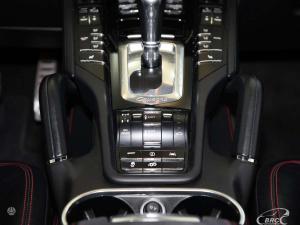White Porsche Cayenne 2016 in Vilnius, with an engine capacity of 3.60 L and mileage of 202 thousand km for 22900 €, photo 24 on AUTOMOTO.COM.LV