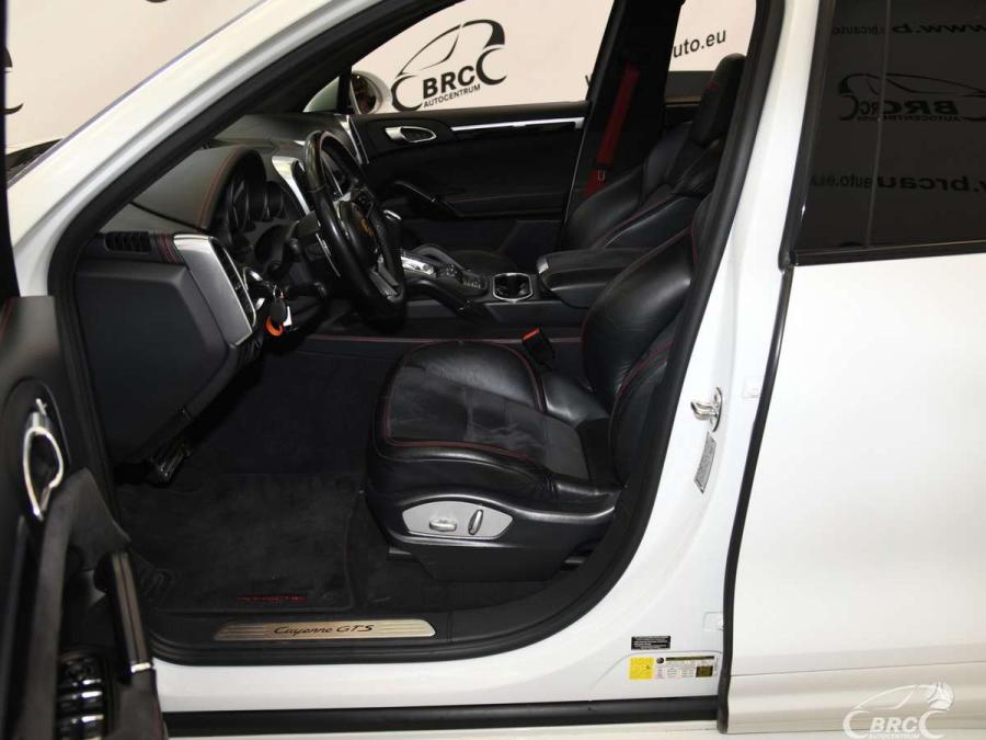White Porsche Cayenne 2016 in Vilnius, with an engine capacity of 3.60 L and mileage of 202 thousand km for 22900 €, photo 27 on AUTOMOTO.COM.LV