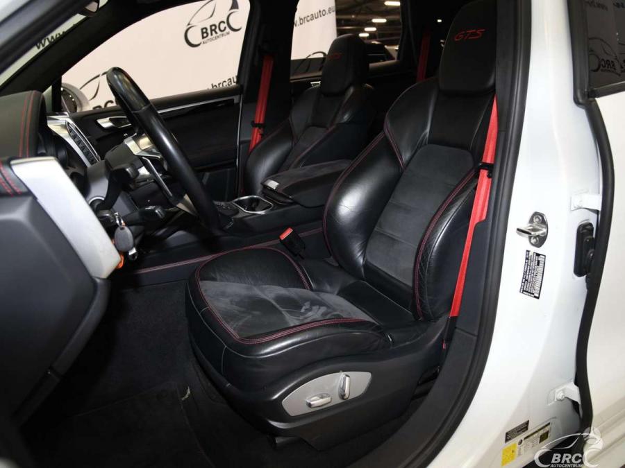 White Porsche Cayenne 2016 in Vilnius, with an engine capacity of 3.60 L and mileage of 202 thousand km for 22900 €, photo 29 on AUTOMOTO.COM.LV