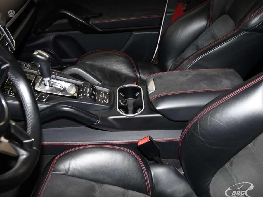 White Porsche Cayenne 2016 in Vilnius, with an engine capacity of 3.60 L and mileage of 202 thousand km for 22900 €, photo 30 on AUTOMOTO.COM.LV