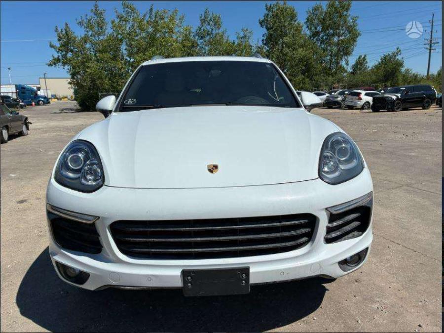 Balts Porsche Cayenne 2016 Klaipėda, ar dzinēja tilpumu 3.60 L un nobraukumu 166 tūkst. km par 13800 €, foto 1 vietnē AUTOMOTO.COM.LV