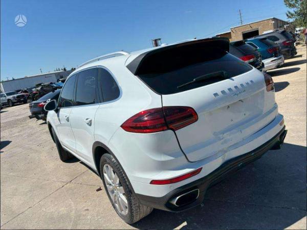 Balts Porsche Cayenne 2016 Klaipėda, ar dzinēja tilpumu 3.60 L un nobraukumu 166 tūkst. km par 13800 €, foto 7 vietnē AUTOMOTO.COM.LV