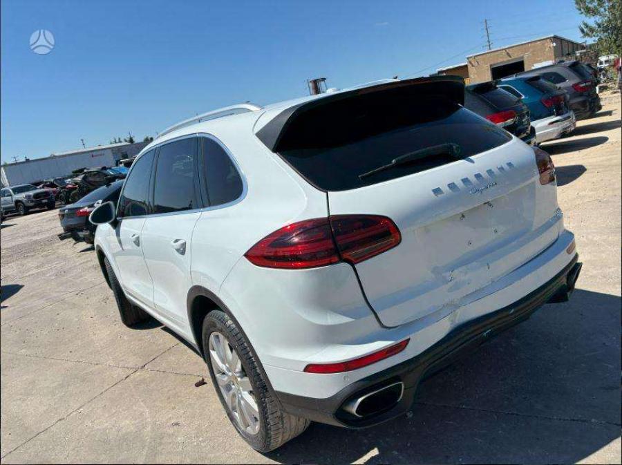 Balts Porsche Cayenne 2016 Klaipėda, ar dzinēja tilpumu 3.60 L un nobraukumu 166 tūkst. km par 13800 €, foto 8 vietnē AUTOMOTO.COM.LV