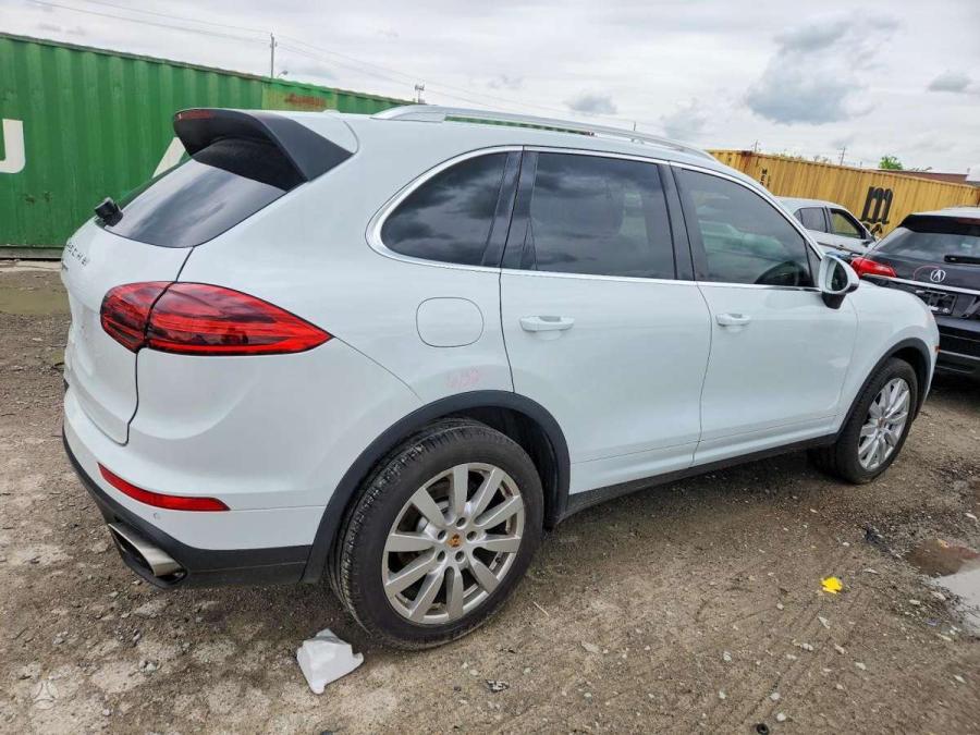 Balts Porsche Cayenne 2016 Klaipėda, ar dzinēja tilpumu 3.60 L un nobraukumu 166 tūkst. km par 13800 €, foto 10 vietnē AUTOMOTO.COM.LV