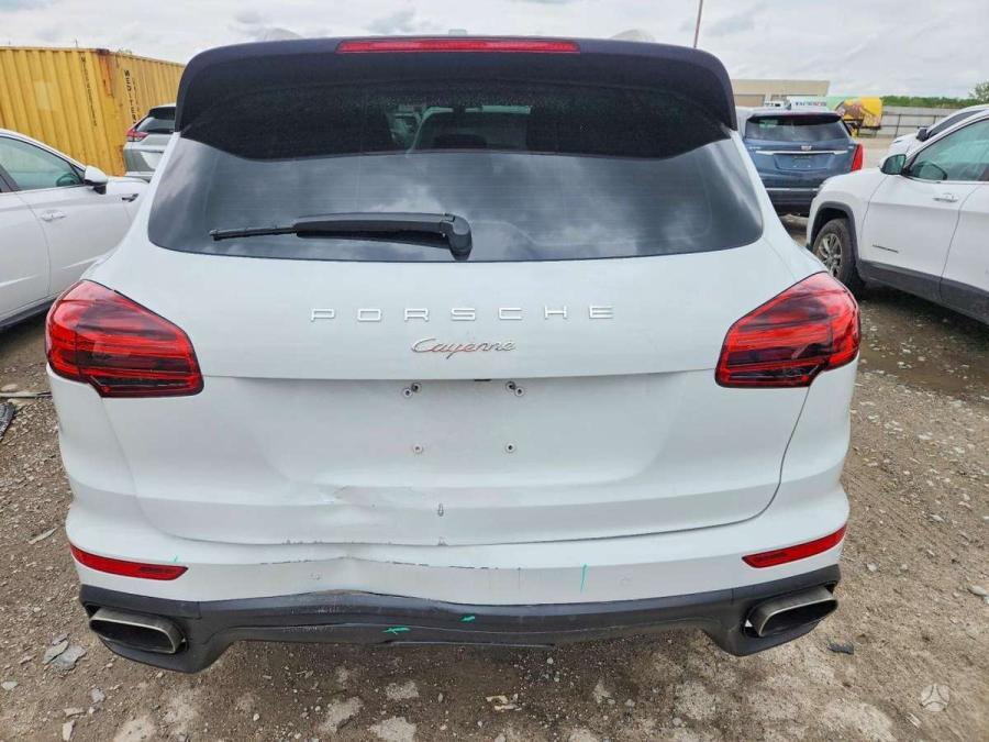 Balts Porsche Cayenne 2016 Klaipėda, ar dzinēja tilpumu 3.60 L un nobraukumu 166 tūkst. km par 13800 €, foto 12 vietnē AUTOMOTO.COM.LV