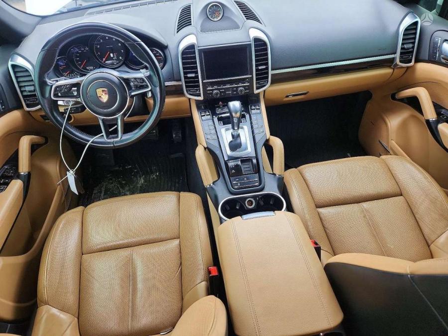Balts Porsche Cayenne 2016 Klaipėda, ar dzinēja tilpumu 3.60 L un nobraukumu 166 tūkst. km par 13800 €, foto 14 vietnē AUTOMOTO.COM.LV