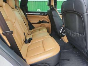 Balts Porsche Cayenne 2016 Klaipėda, ar dzinēja tilpumu 3.60 L un nobraukumu 166 tūkst. km par 13800 €, foto 16 vietnē AUTOMOTO.COM.LV