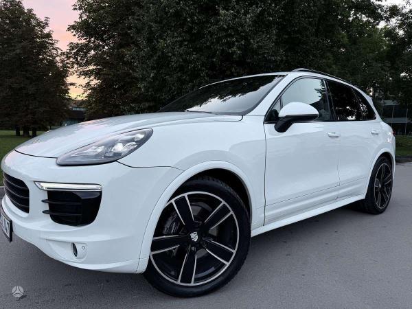 White Porsche Cayenne 2016 in Kaunas, with an engine capacity of 3.60 L and mileage of 117 thousand km for 23000 €, photo 1 on AUTOMOTO.COM.LV
