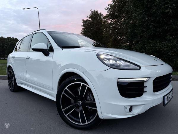 White Porsche Cayenne 2016 in Kaunas, with an engine capacity of 3.60 L and mileage of 117 thousand km for 23000 €, photo 3 on AUTOMOTO.COM.LV