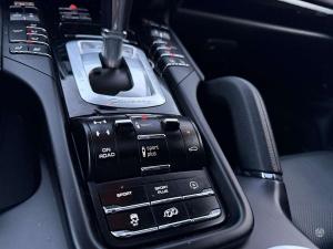 Balts Porsche Cayenne 2016 Kauņa, ar dzinēja tilpumu 3.60 L un nobraukumu 117 tūkst. km par 23000 €, foto 10 vietnē AUTOMOTO.COM.LV