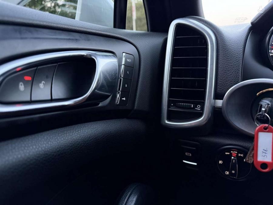 Balts Porsche Cayenne 2016 Kauņa, ar dzinēja tilpumu 3.60 L un nobraukumu 117 tūkst. km par 23000 €, foto 15 vietnē AUTOMOTO.COM.LV