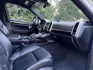 Balts Porsche Cayenne 2016 Kauņa, ar dzinēja tilpumu 3.60 L un nobraukumu 117 tūkst. km par 23000 €, foto 17 vietnē AUTOMOTO.COM.LV