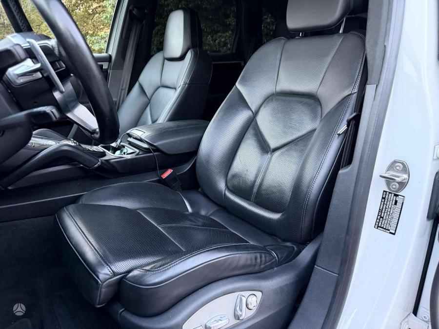 Balts Porsche Cayenne 2016 Kauņa, ar dzinēja tilpumu 3.60 L un nobraukumu 117 tūkst. km par 23000 €, foto 18 vietnē AUTOMOTO.COM.LV
