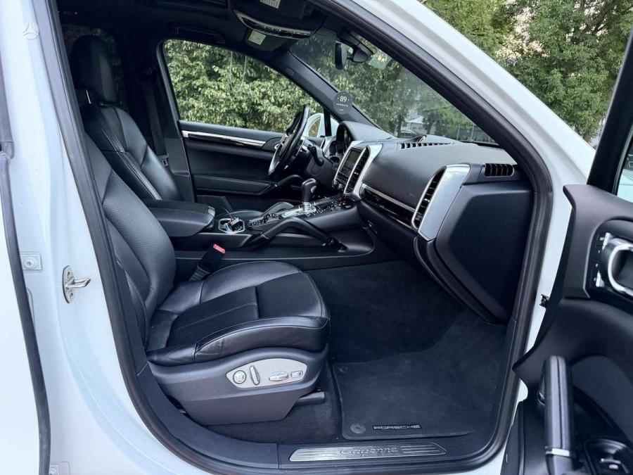 Balts Porsche Cayenne 2016 Kauņa, ar dzinēja tilpumu 3.60 L un nobraukumu 117 tūkst. km par 23000 €, foto 20 vietnē AUTOMOTO.COM.LV