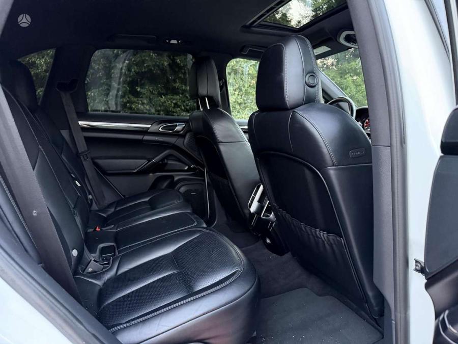 Balts Porsche Cayenne 2016 Kauņa, ar dzinēja tilpumu 3.60 L un nobraukumu 117 tūkst. km par 23000 €, foto 22 vietnē AUTOMOTO.COM.LV