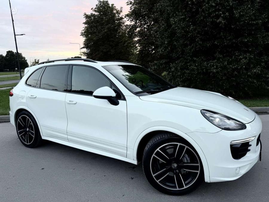 Balts Porsche Cayenne 2016 Kauņa, ar dzinēja tilpumu 3.60 L un nobraukumu 117 tūkst. km par 23000 €, foto 24 vietnē AUTOMOTO.COM.LV