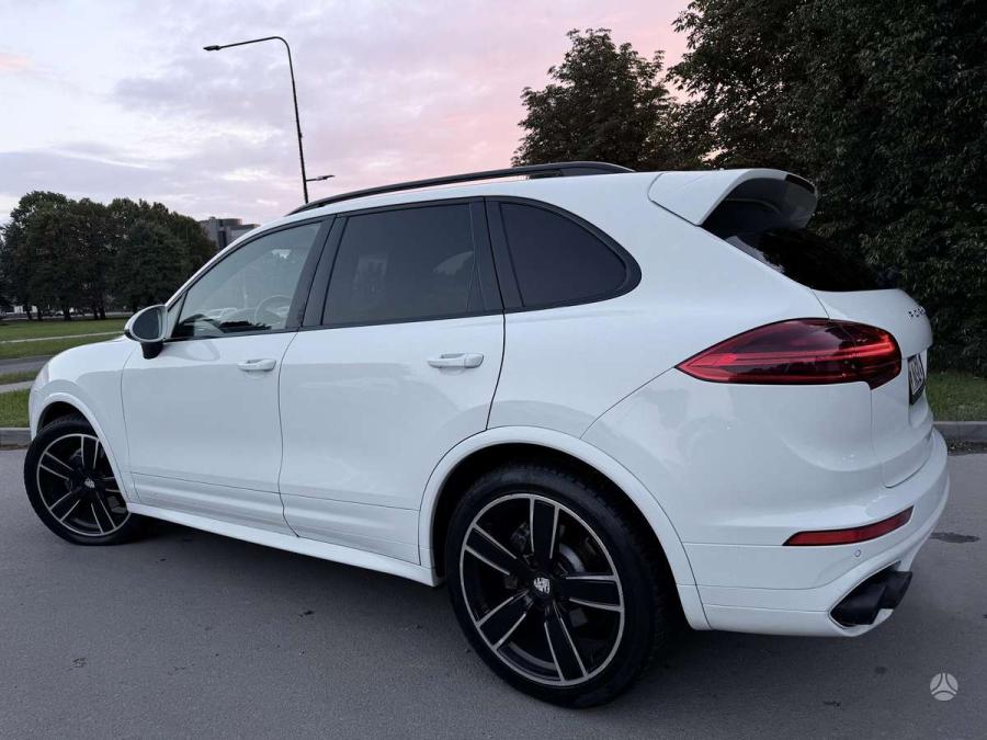 Balts Porsche Cayenne 2016 Kauņa, ar dzinēja tilpumu 3.60 L un nobraukumu 117 tūkst. km par 23000 €, foto 25 vietnē AUTOMOTO.COM.LV