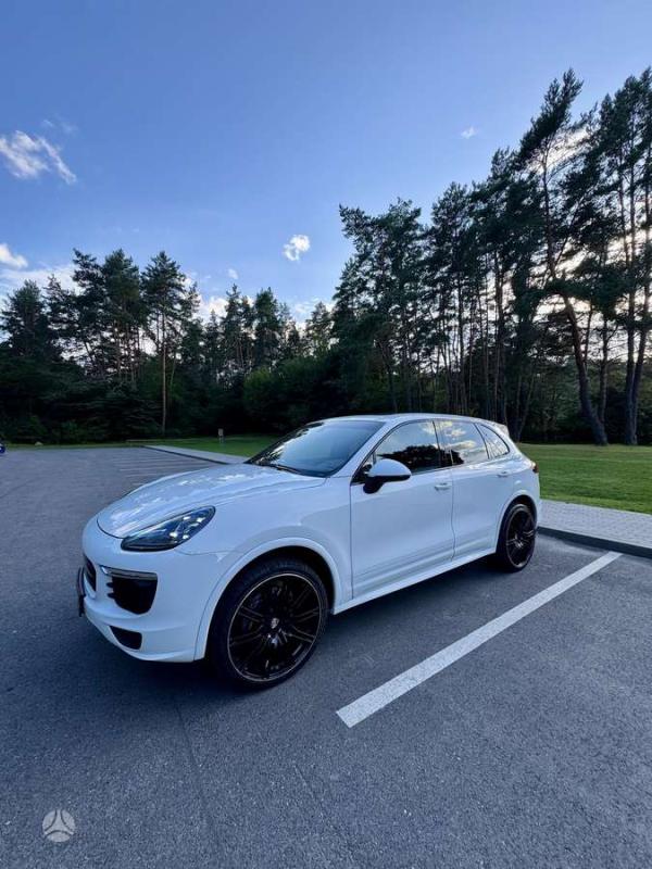 Balts Porsche Cayenne 2016 Viļņa, ar dzinēja tilpumu 3.60 L un nobraukumu 133 tūkst. km par 24995 €, foto 1 vietnē AUTOMOTO.COM.LV