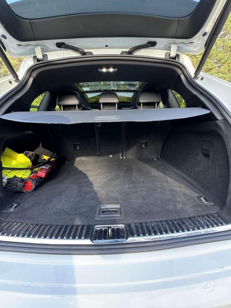 White Porsche Cayenne 2016 in Vilnius, with an engine capacity of 3.60 L and mileage of 133 thousand km for 24995 €, photo 17 on AUTOMOTO.COM.LV