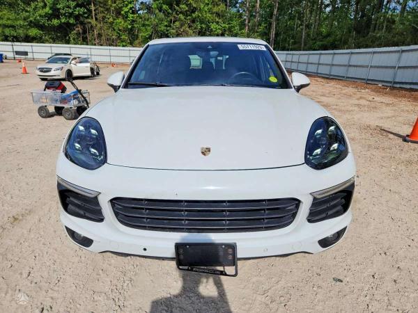 Balts Porsche Cayenne 2016 Klaipėda, ar dzinēja tilpumu 3.60 L un nobraukumu 277 tūkst. km par 11500 €, foto 1 vietnē AUTOMOTO.COM.LV