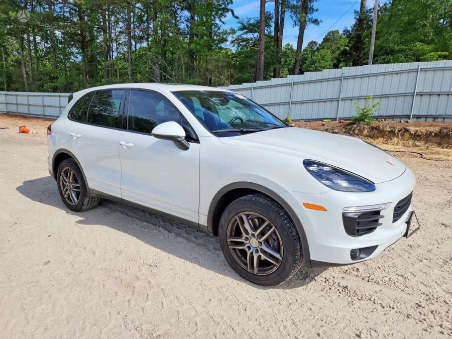 White Porsche Cayenne 2016 in Klaipeda, with an engine capacity of 3.60 L and mileage of 277 thousand km for 11500 €, photo 3 on AUTOMOTO.COM.LV
