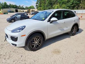 White Porsche Cayenne 2016 in Klaipeda, with an engine capacity of 3.60 L and mileage of 277 thousand km for 11500 €, photo 4 on AUTOMOTO.COM.LV