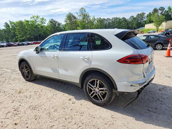 Balts Porsche Cayenne 2016 Klaipėda, ar dzinēja tilpumu 3.60 L un nobraukumu 277 tūkst. km par 11500 €, foto 5 vietnē AUTOMOTO.COM.LV