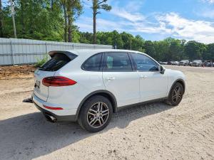 White Porsche Cayenne 2016 in Klaipeda, with an engine capacity of 3.60 L and mileage of 277 thousand km for 11500 €, photo 6 on AUTOMOTO.COM.LV