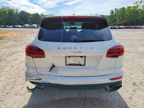 Balts Porsche Cayenne 2016 Klaipėda, ar dzinēja tilpumu 3.60 L un nobraukumu 277 tūkst. km par 11500 €, foto 7 vietnē AUTOMOTO.COM.LV