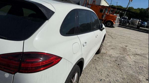 Balts Porsche Cayenne 2016 Klaipėda, ar dzinēja tilpumu 3.60 L un nobraukumu 277 tūkst. km par 11500 €, foto 8 vietnē AUTOMOTO.COM.LV
