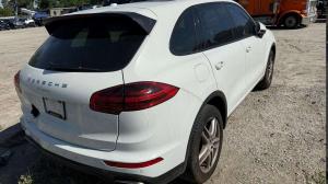 White Porsche Cayenne 2016 in Klaipeda, with an engine capacity of 3.60 L and mileage of 277 thousand km for 11500 €, photo 9 on AUTOMOTO.COM.LV