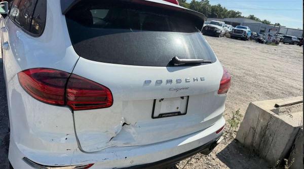 Balts Porsche Cayenne 2016 Klaipėda, ar dzinēja tilpumu 3.60 L un nobraukumu 277 tūkst. km par 11500 €, foto 10 vietnē AUTOMOTO.COM.LV
