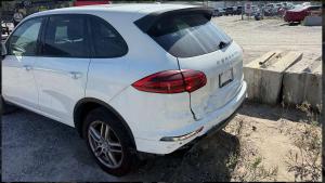 White Porsche Cayenne 2016 in Klaipeda, with an engine capacity of 3.60 L and mileage of 277 thousand km for 11500 €, photo 11 on AUTOMOTO.COM.LV