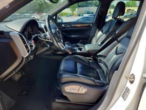 White Porsche Cayenne 2016 in Klaipeda, with an engine capacity of 3.60 L and mileage of 277 thousand km for 11500 €, photo 14 on AUTOMOTO.COM.LV