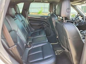 White Porsche Cayenne 2016 in Klaipeda, with an engine capacity of 3.60 L and mileage of 277 thousand km for 11500 €, photo 16 on AUTOMOTO.COM.LV