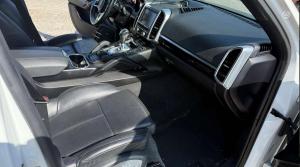 White Porsche Cayenne 2016 in Klaipeda, with an engine capacity of 3.60 L and mileage of 277 thousand km for 11500 €, photo 17 on AUTOMOTO.COM.LV